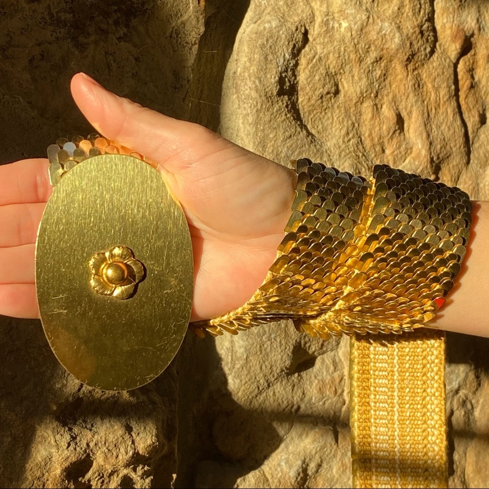 70s Vintage Gold Belt W/Gold Buckle/Flower - Gem